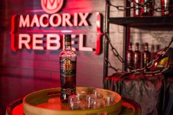 Recorrido por el aroma, textura y color de ron Macorix que atrae a ...