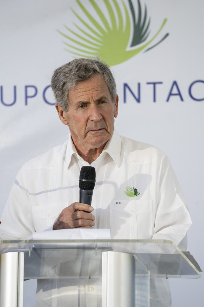 Grupo Puntacana inaugura avenida en honor al socio-fundador Ted Kheel ...