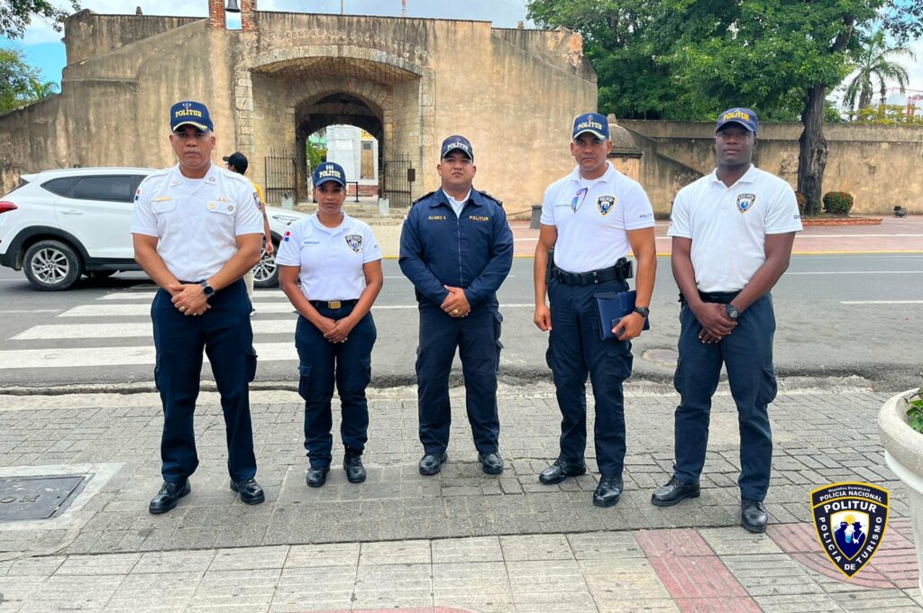 Politur garantiza seguridad en la Ciudad Colonial con más de 200 ...